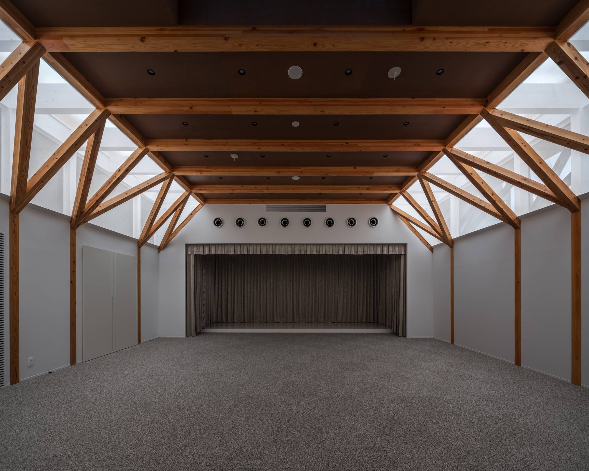 SAKURA PASSAGE FUNERAL HALL – XYZ structure 一級建築士事務所